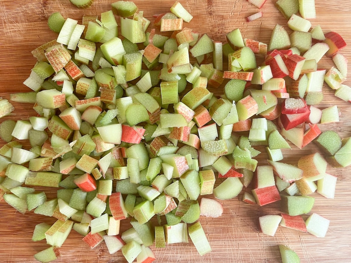 How to Make Classic Rhubarb Pie (Easy and Homemade) - Green Tree Homestead
